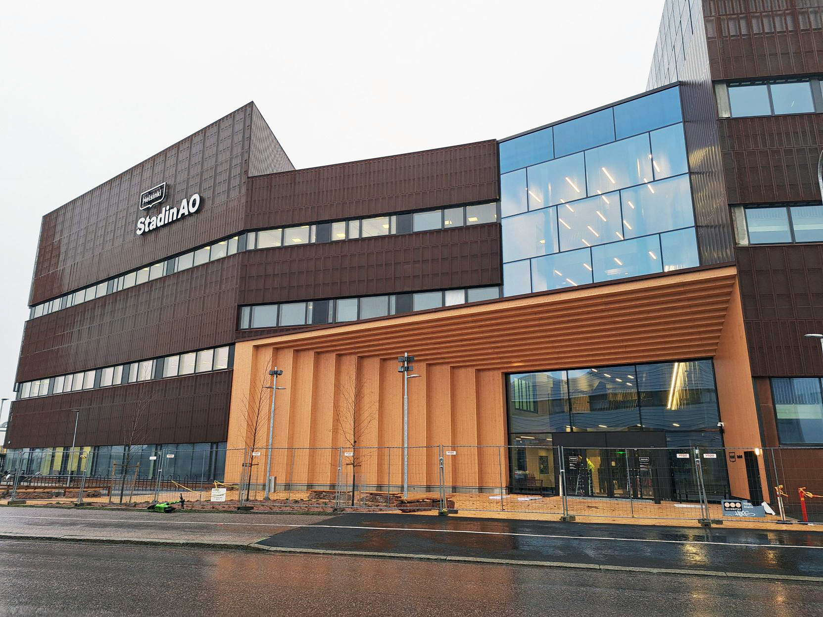 Suomen suurin ammattikoulu Roihupellossa on valmis – toiminta alkaa ...